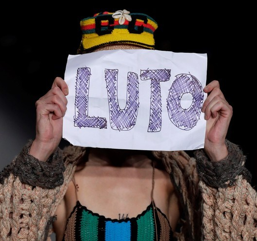 Photostory: Brazilian model dies on the catwalk during Sao Paulo ...