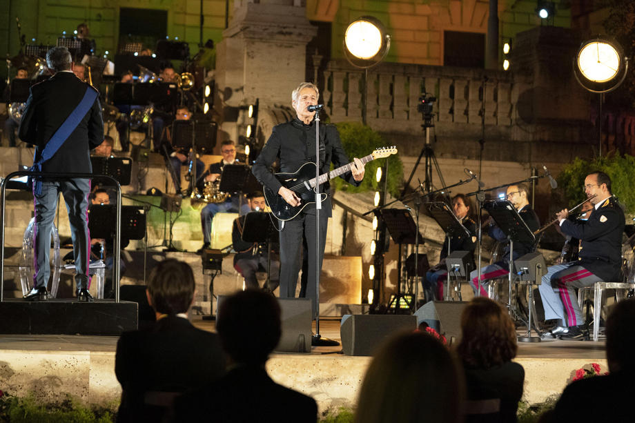 Italian singer Claudio Baglioni says he’ll retire in 2026