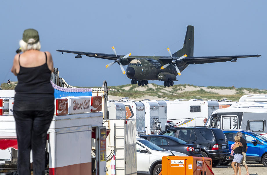 Photo Story: Danish and German air forces exercise on the beaches of ...