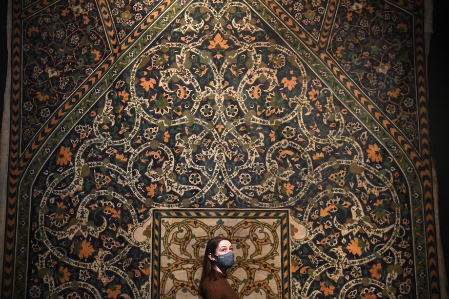 Photo Story – Epic Iran exhibition opens in London - The Dispatch